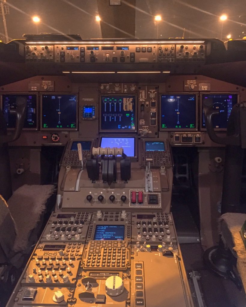 Contact - Fly with Eva